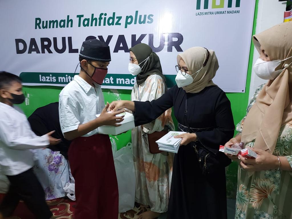 FKG Unbrah Serahkan Infak dan Santunan Kepada Anak Yatim dan Dhuafa ...