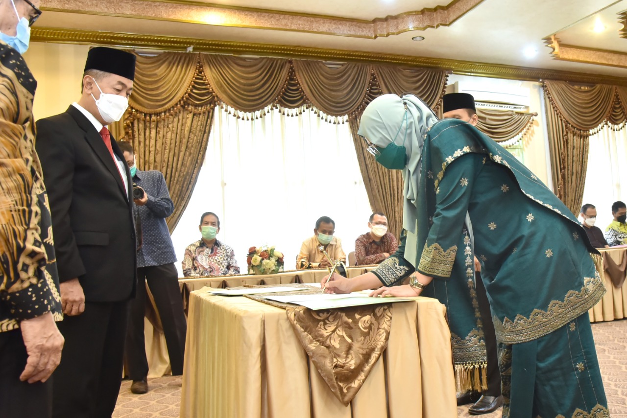Rektor Unbrah Lantik Dekan dan Wakil Dekan I Kedokteran Baru ...